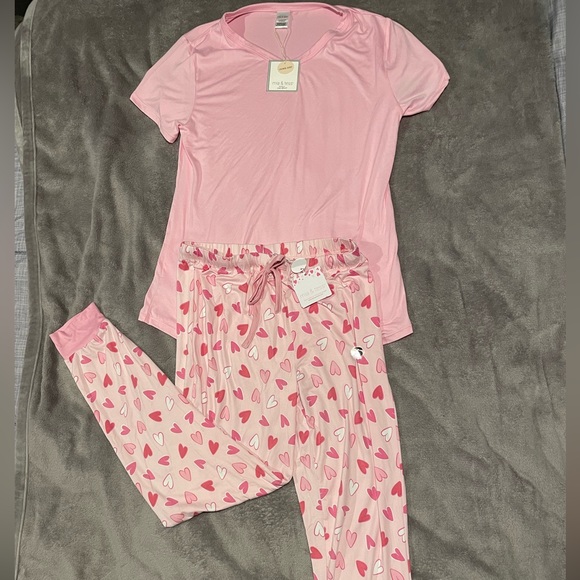Mia & Tess | Intimates & Sleepwear | Mia And Tess Pink Hearts Pajama ...
